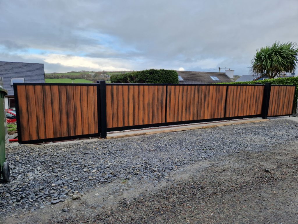 Colorful tongue and groove plank in recycled plastic – Alquienvas Plastic